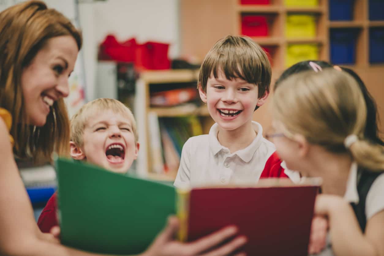 Initiez votre enfant à l'anglais dès son plus jeune âge Initiez votre enfant à l'anglais dès son plus jeune âge